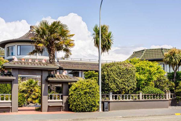 Hotel Accommodation Nelson, NZ | The Beachcomber Hotel